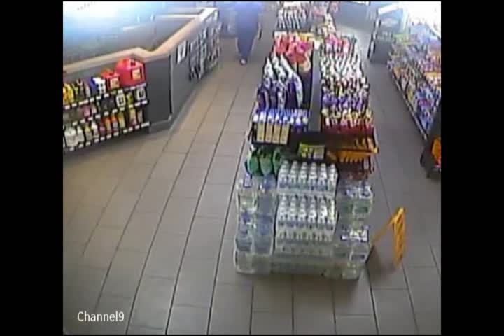 Publican video del momento en que un “caco” asalta gasolinera en ...