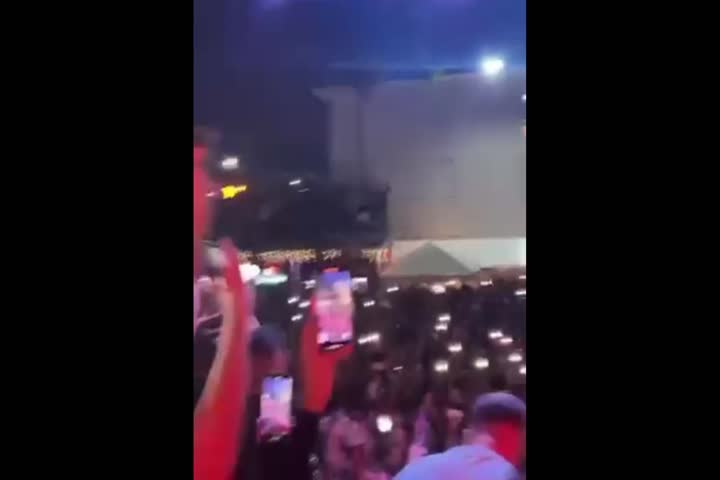 Bad Bunny da “Concert” gratis en Llorens Torres anoche | tuvideopr.com